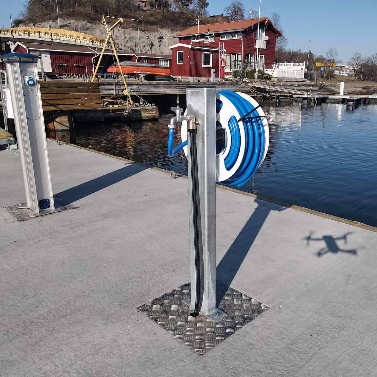 Vannpost, komplett med kran og slangeholder - Småbåthavner